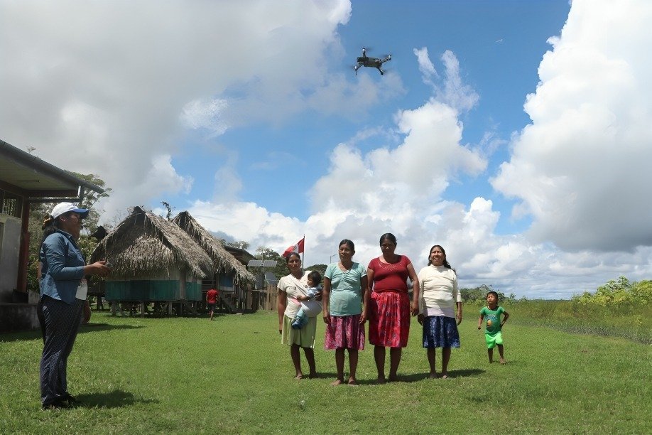 Mujeres indígenas protegen la Amazonía con tecnología
