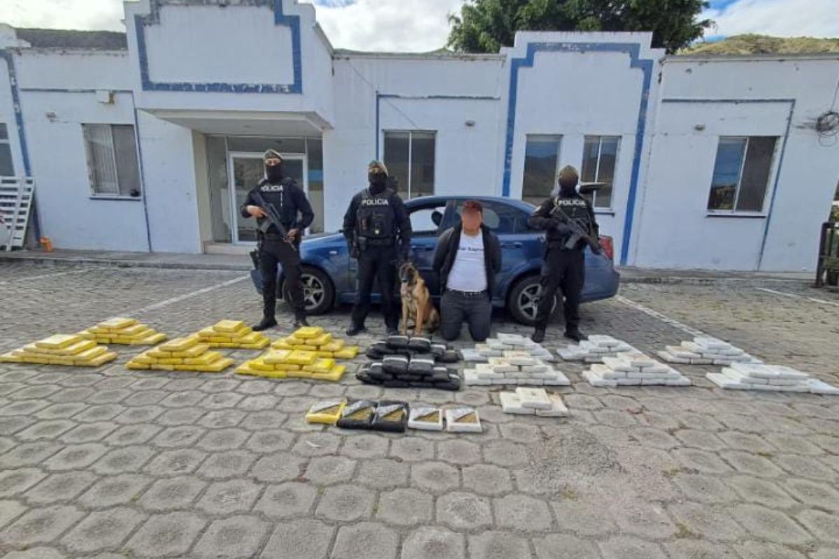 Droga vía Tulcán-Quito dejó 143 paquetes incautados